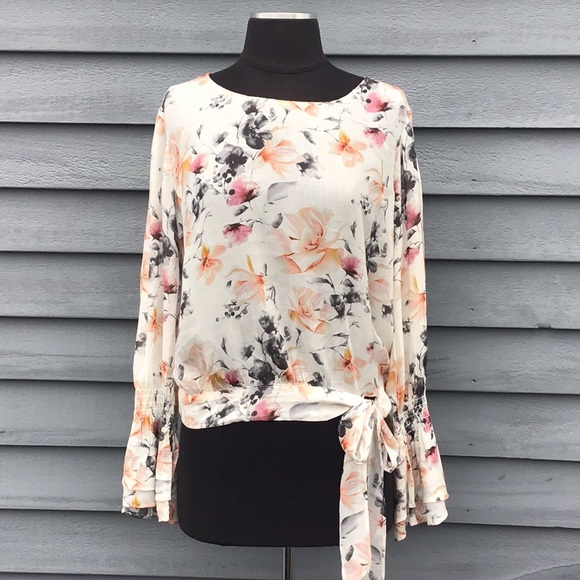 Socialite | Tops | Nwt Socialite Sheer Floral Ruffle Sleeve Blouse ...